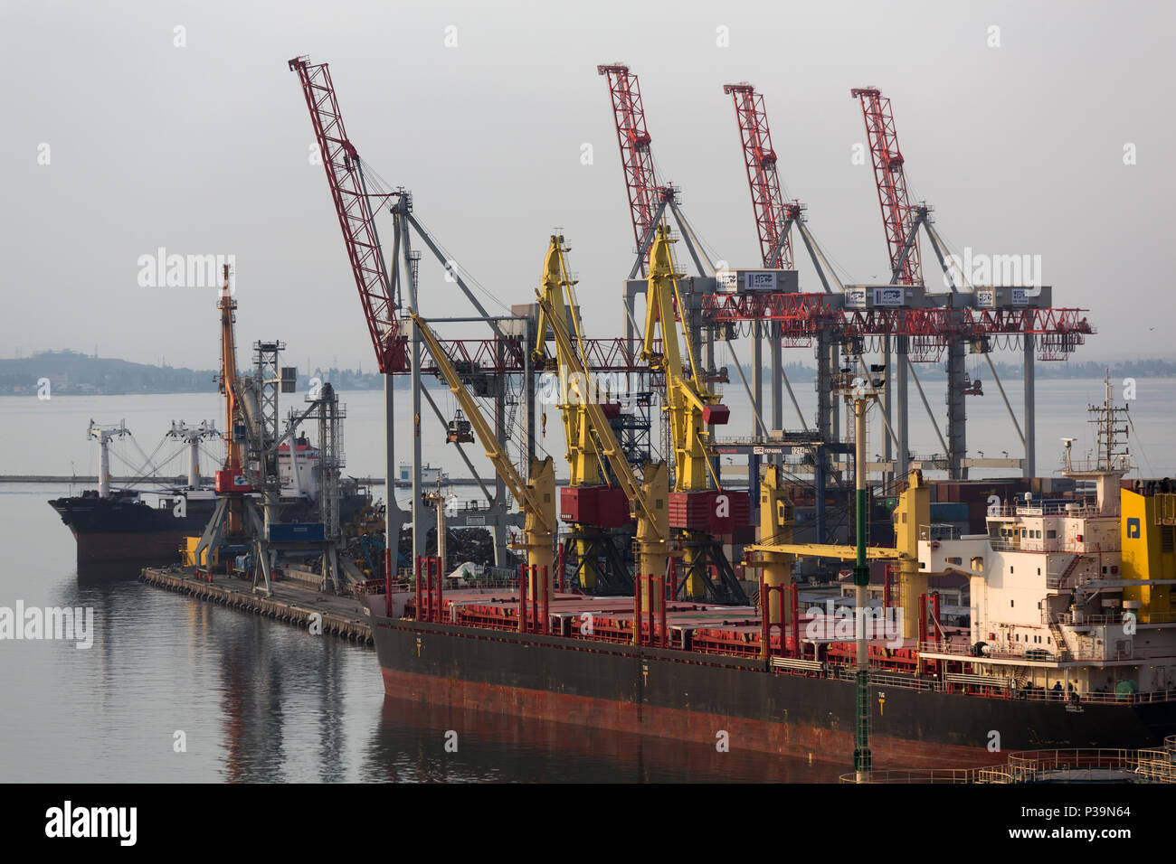 Bulk shipping terminal hi-res stock photography and images - Alamy