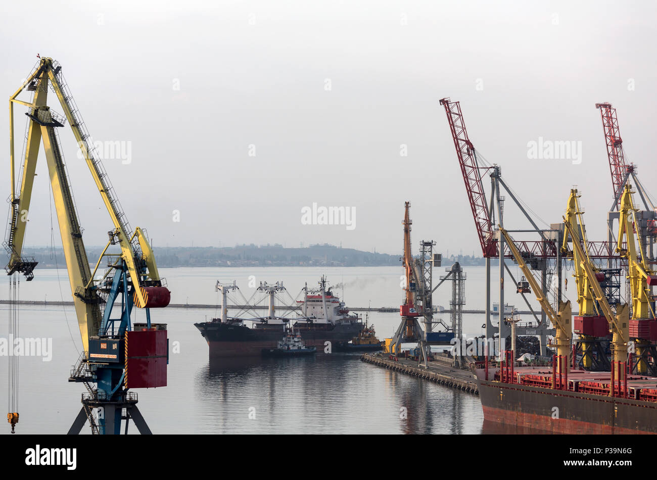 Port crane bulk cargo hi-res stock photography and images - Alamy