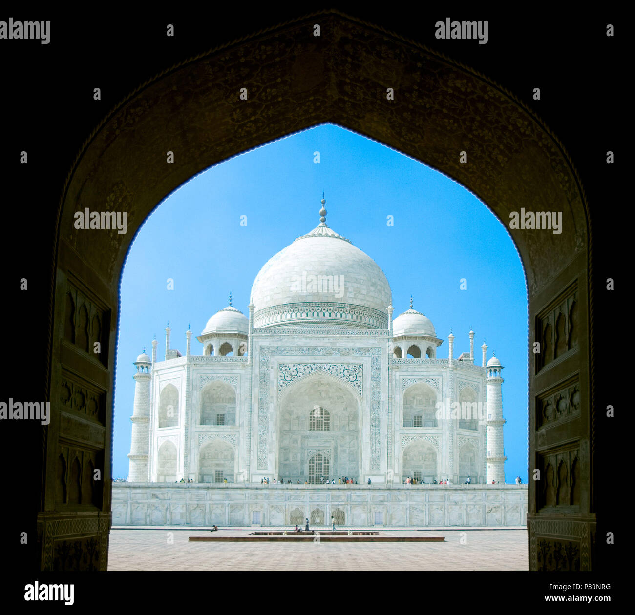 Taj sunrise india archway hi-res stock photography and images - Alamy