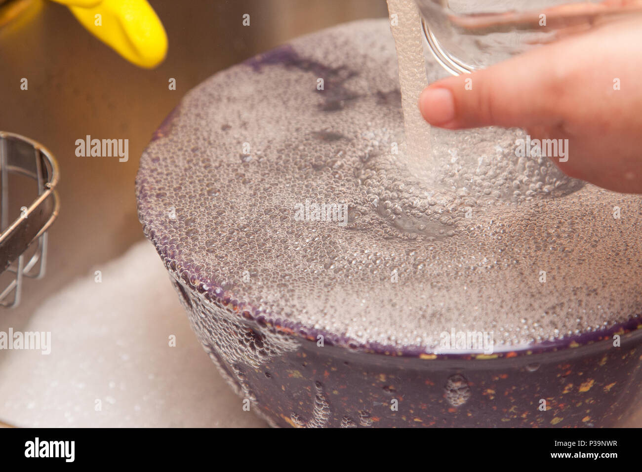 Up dishes bubbles hi-res stock photography and images - Alamy