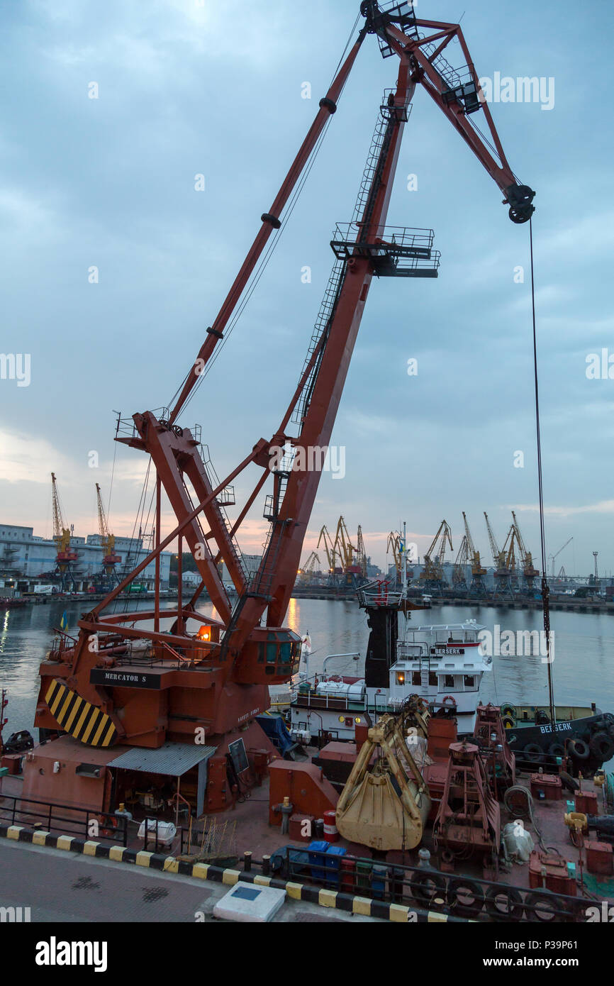 Floating crane hi-res stock photography and images - Alamy