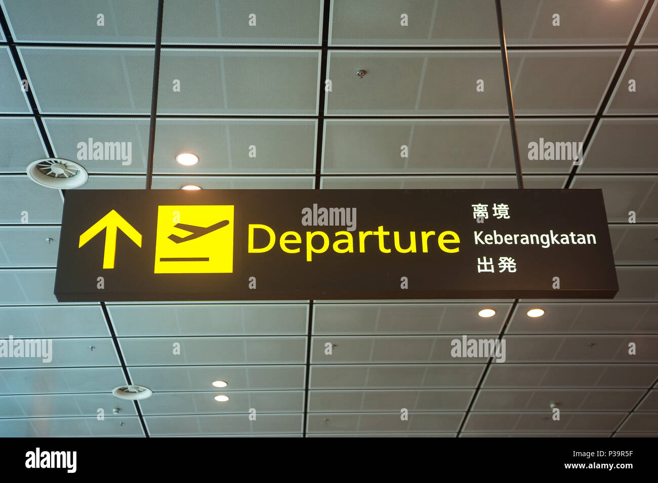 Terminal 3 sign hi-res stock photography and images - Alamy