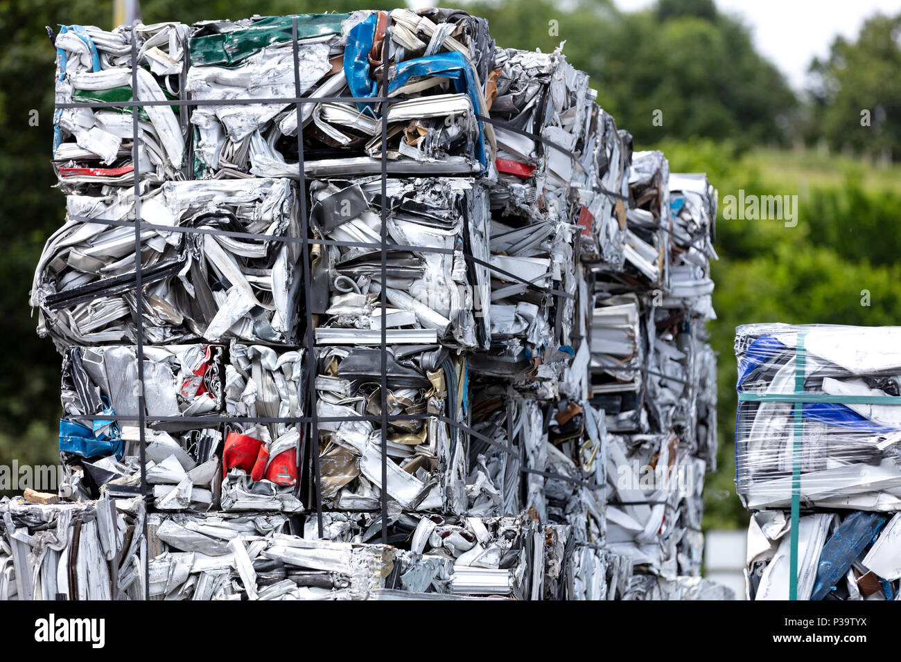 Aluminum scrap hi-res stock photography and images - Alamy