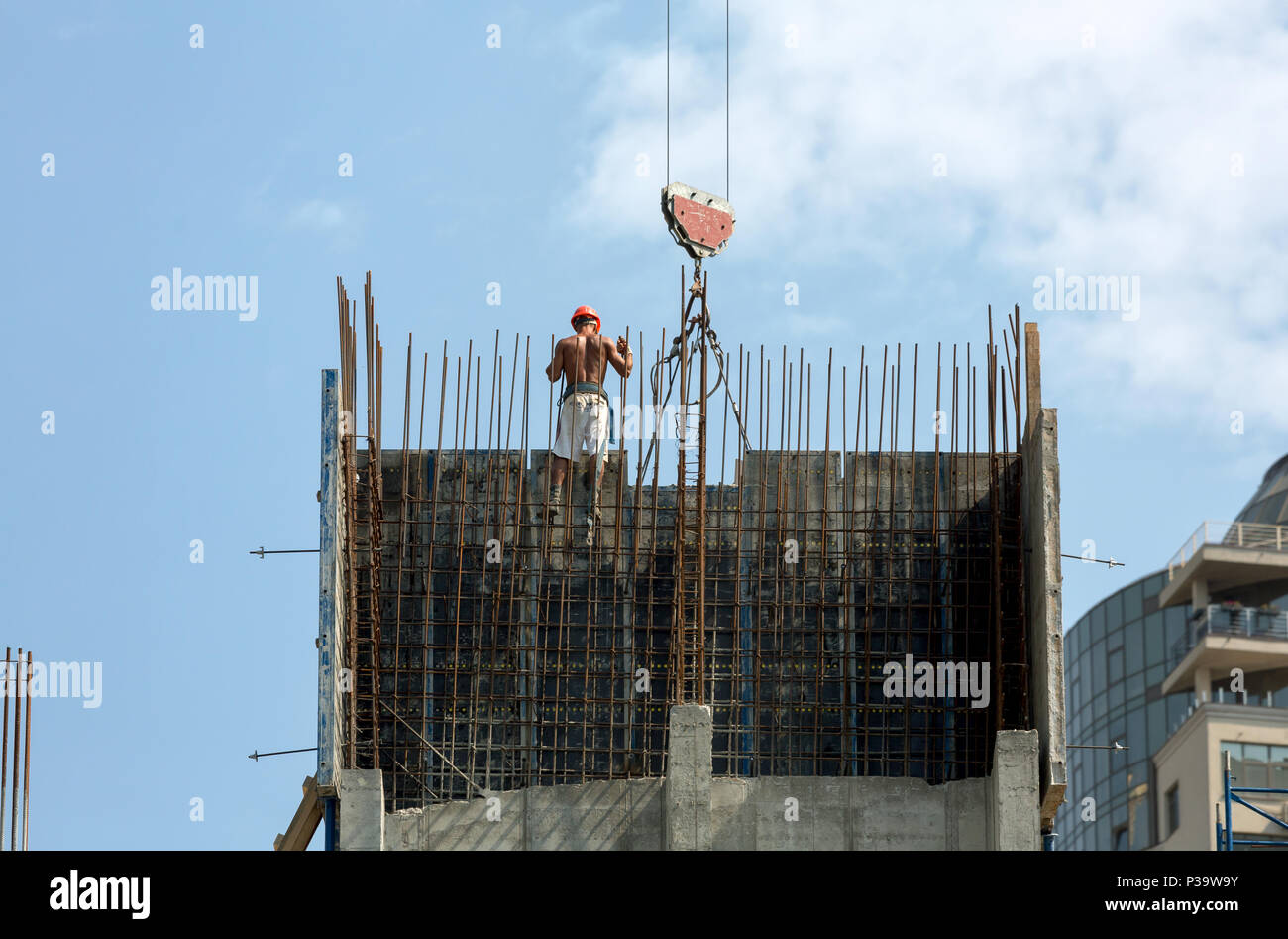 Skyscraper construction worker hi-res stock photography and images - Alamy