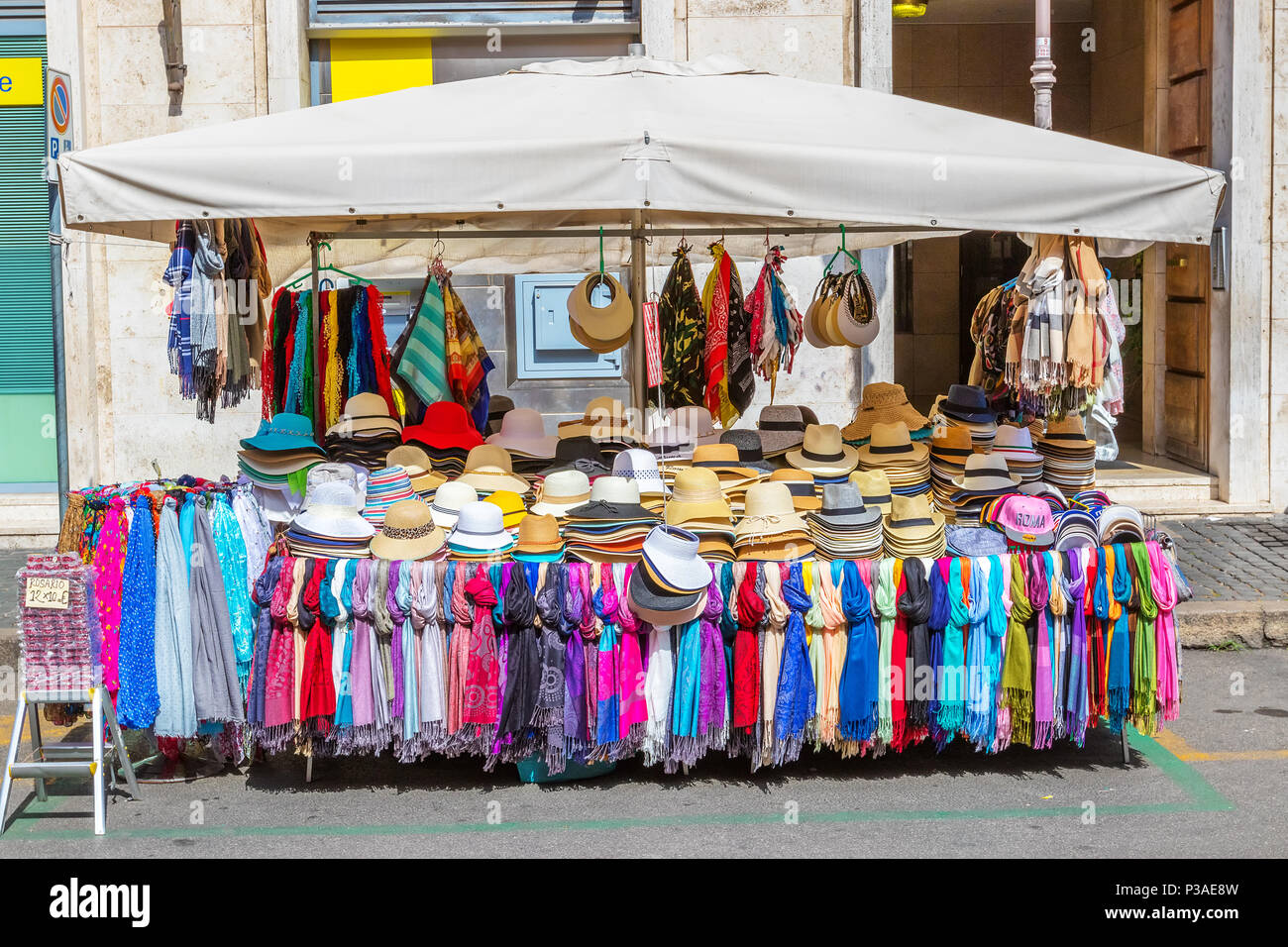 Business market street tourism rome hi-res stock photography and images ...