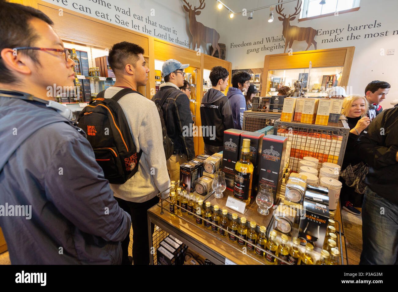 The Scottish Whisky Gift Shop, Edinburgh Castle, Edinburgh, Scotland UK ...