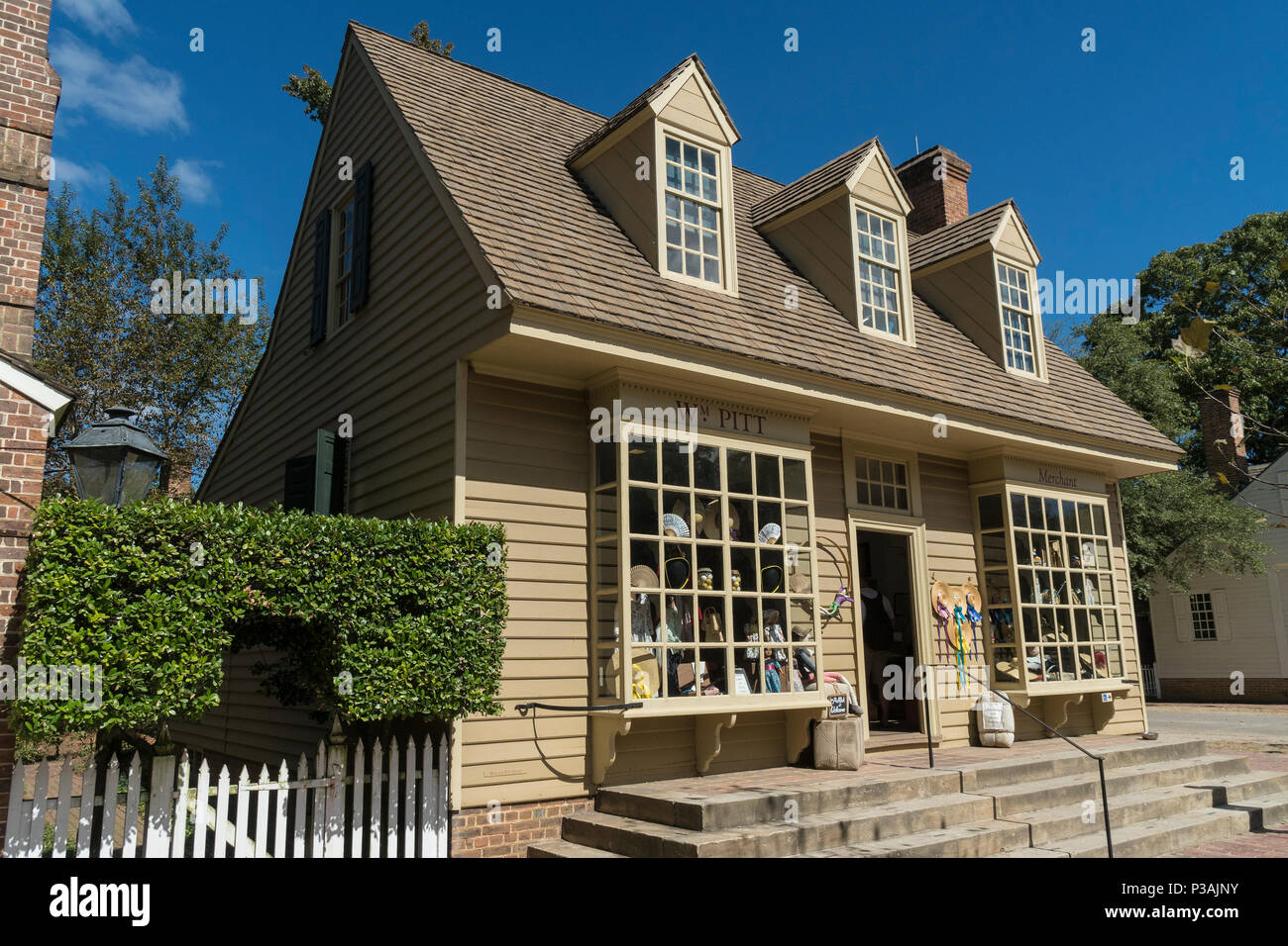 Wm. Pitt store in Colonial Williamsburg Stock Photo - Alamy