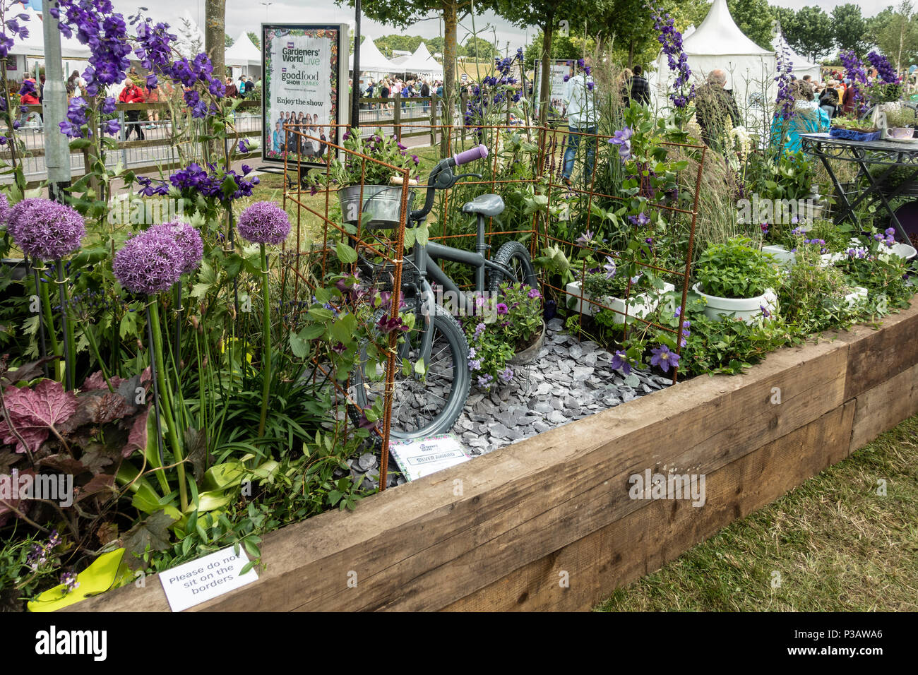 Flowers and rubbish hi-res stock photography and images - Alamy