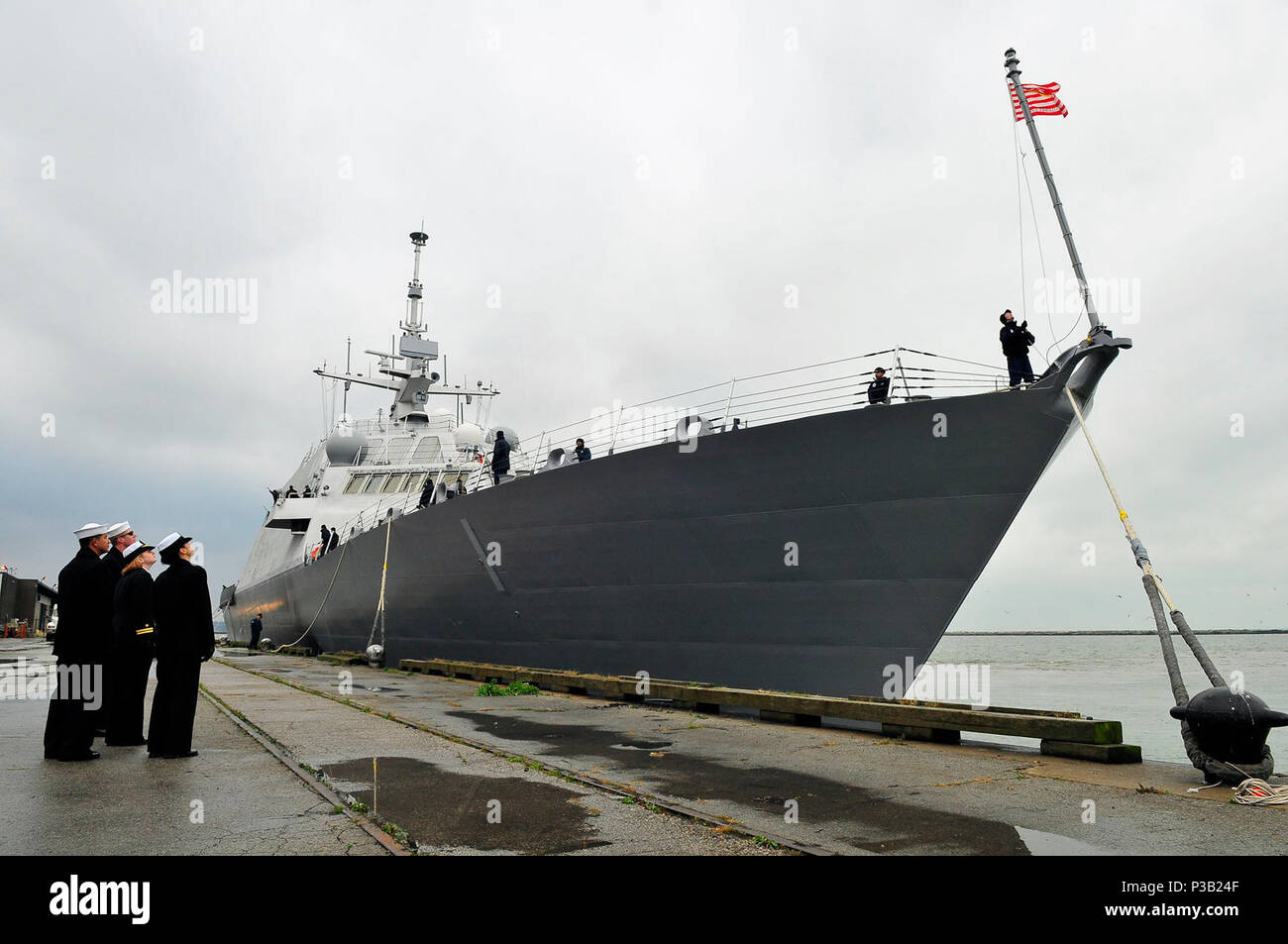 Littoral combat ship uss freedom lcs 1 hi-res stock photography and ...