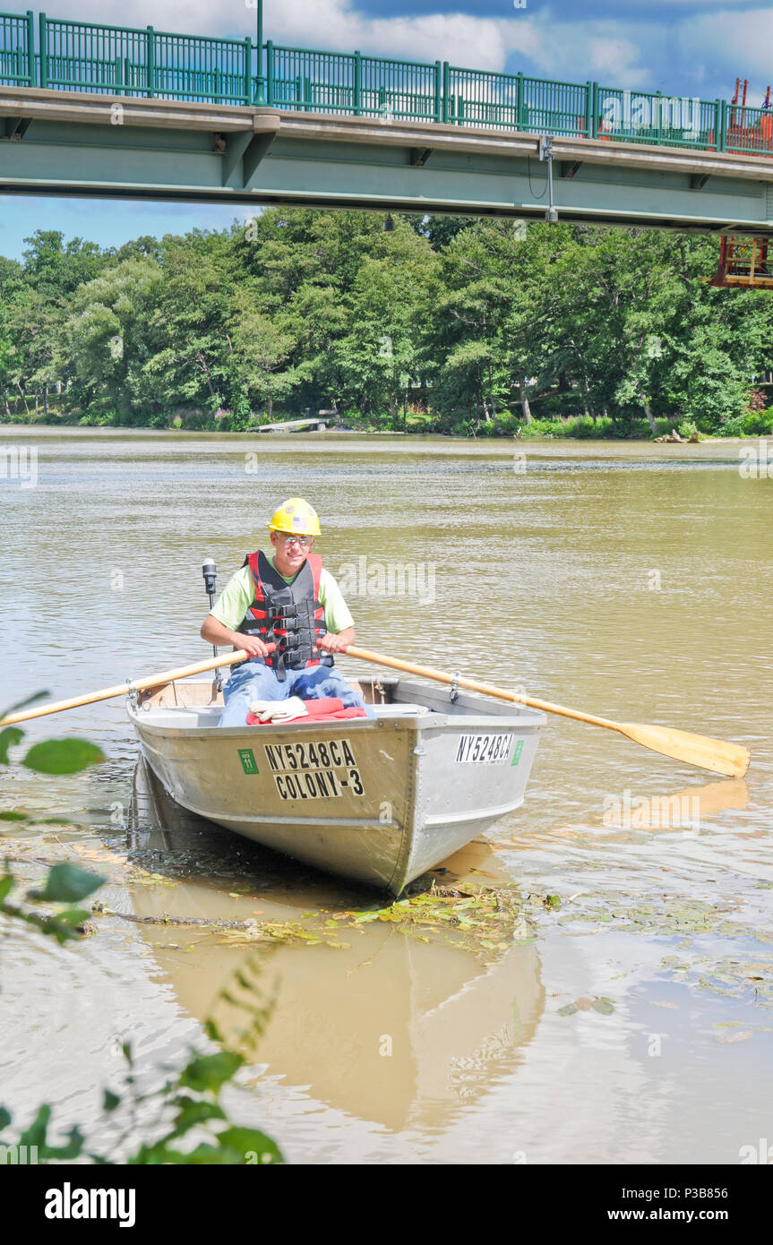 Worker on construction river hi-res stock photography and images - Alamy