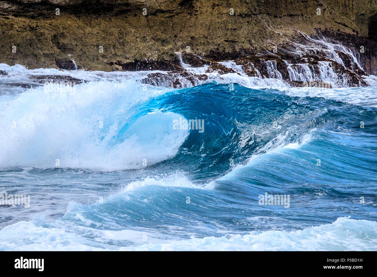 View of the waves from Sunset Point beach at Sandy Bay, Nusa Lembongan ...
