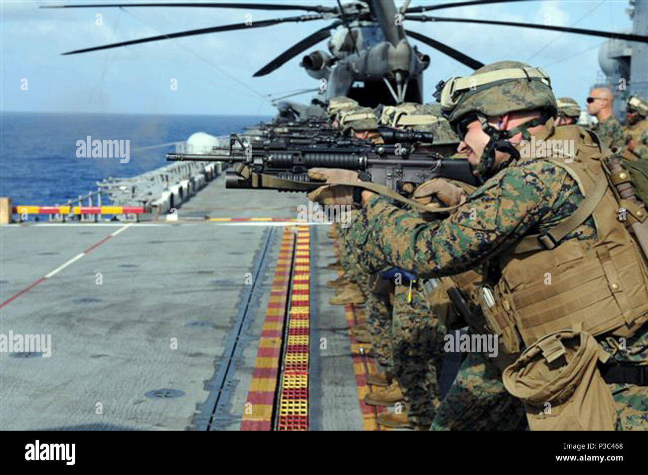 Destroyer squadron 40 hi-res stock photography and images - Alamy