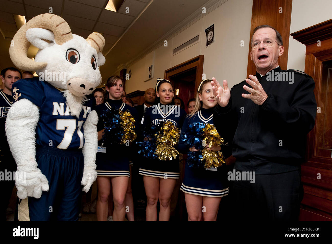Navy cheerleaders hi-res stock photography and images - Alamy