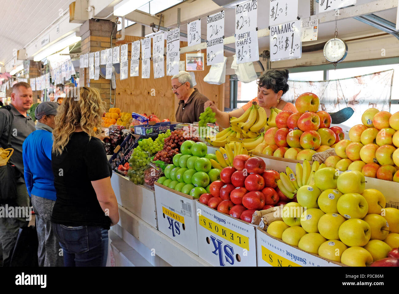 Stacked fruit in food hall hi-res stock photography and images - Alamy