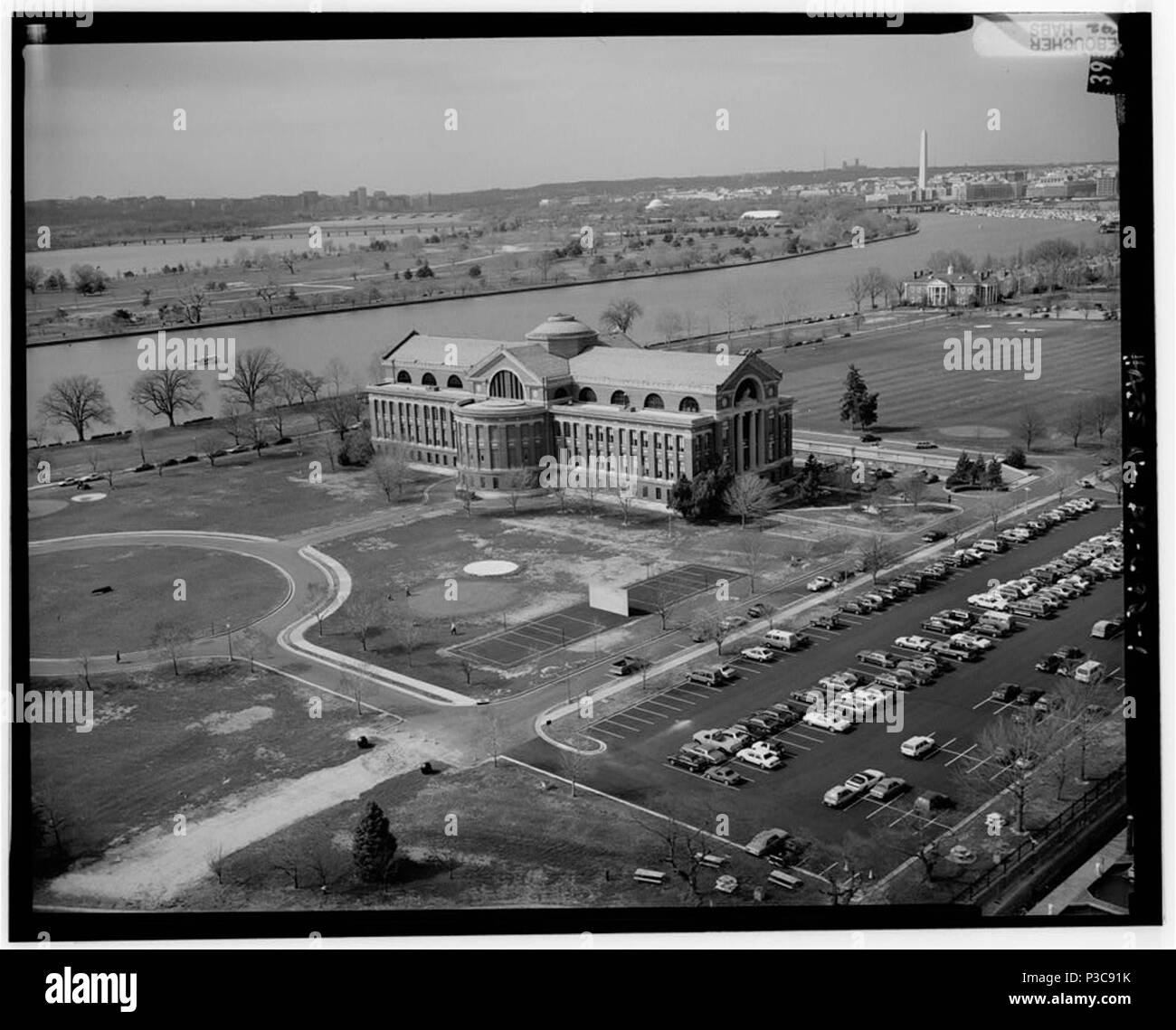 1. VIEW OF FORT MCNAIR WITH WASHINGTON CHANNEL AND EAST POTOMAC PARK IN ...