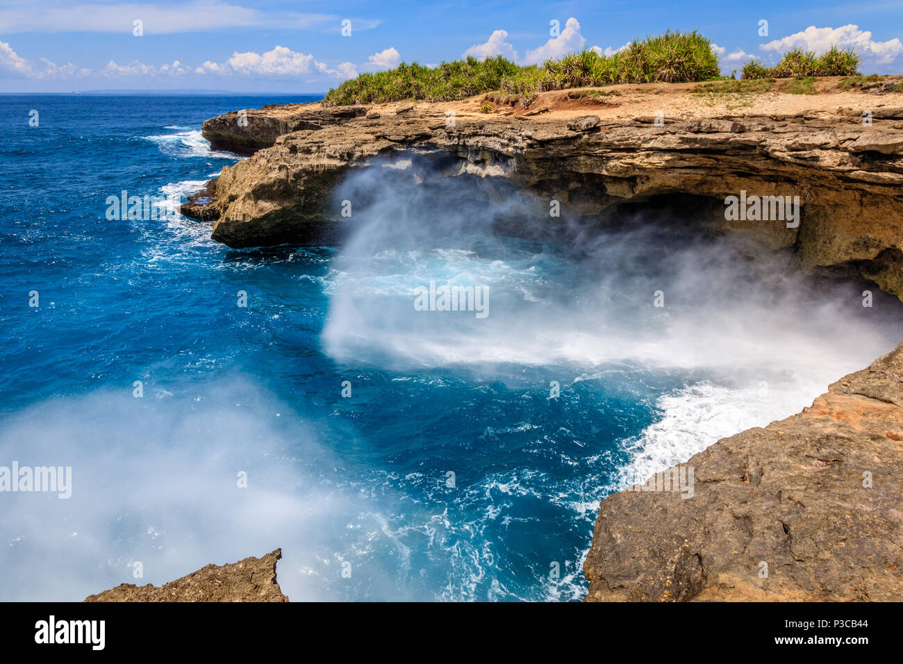 Devils tears, blow holes at Sunset Point, Nusa Lembongan, Indonesia ...