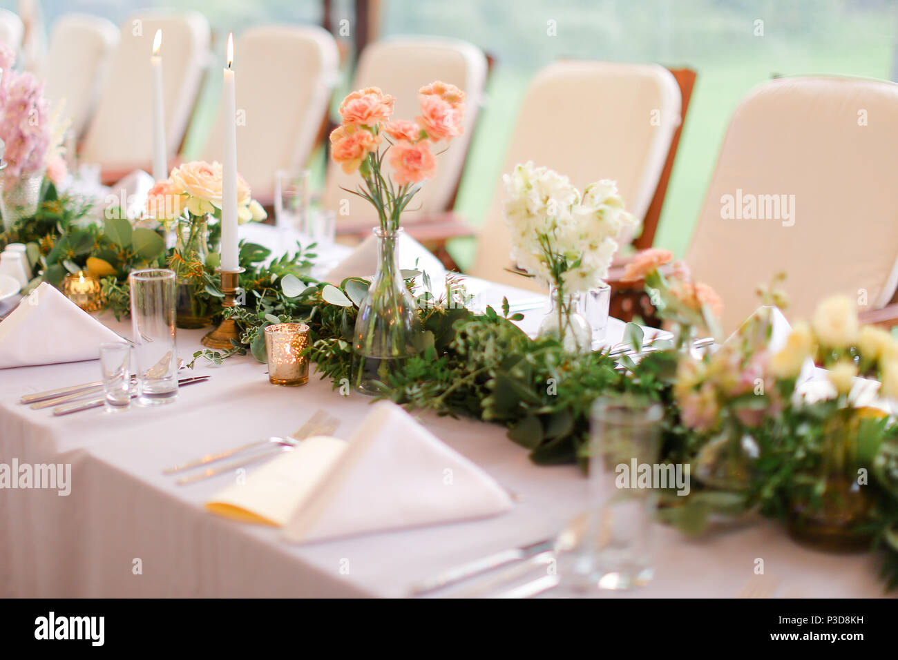 Decorated and nice served table for wedding Stock Photo - Alamy