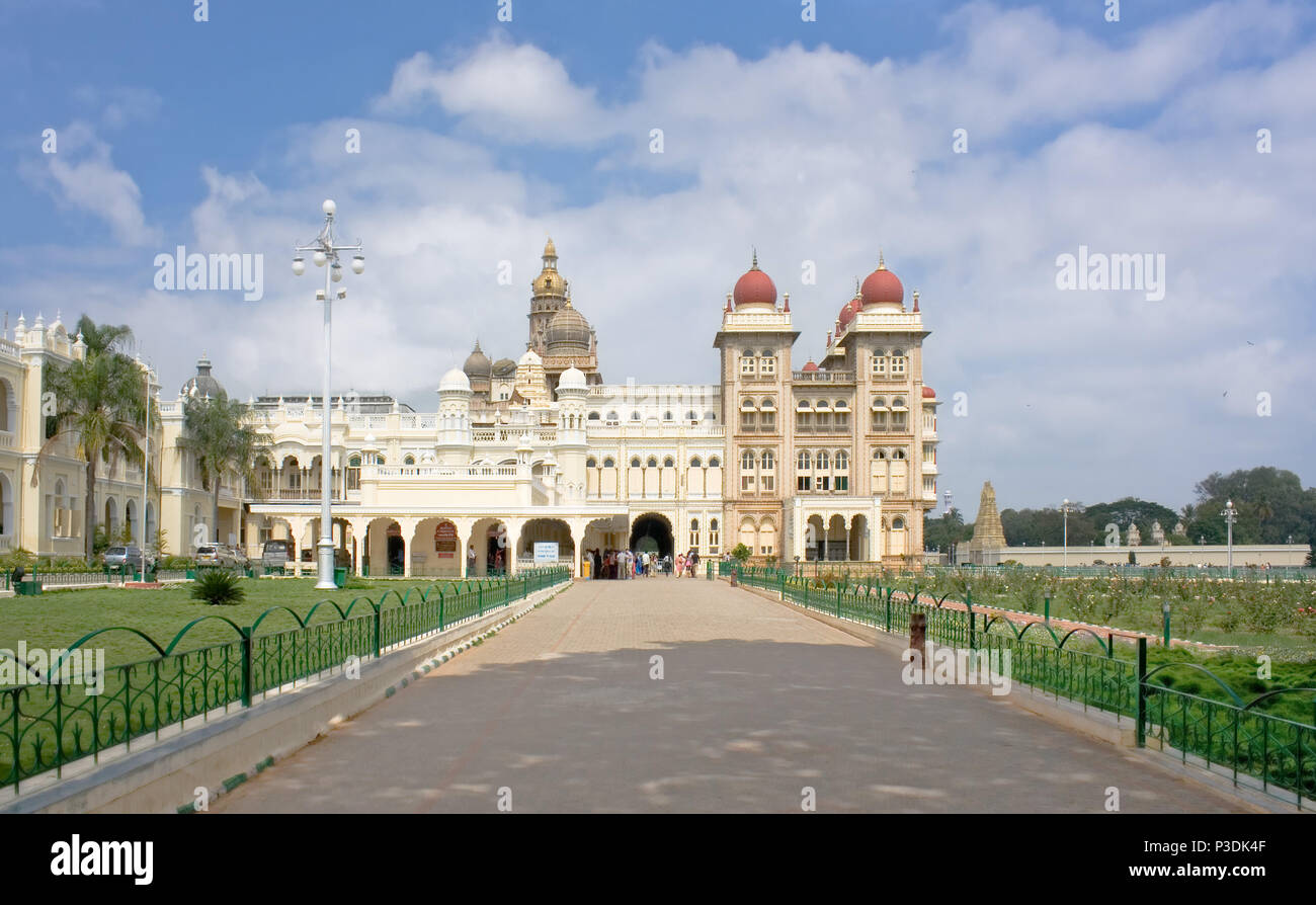 Mysore palace, india hi-res stock photography and images - Alamy