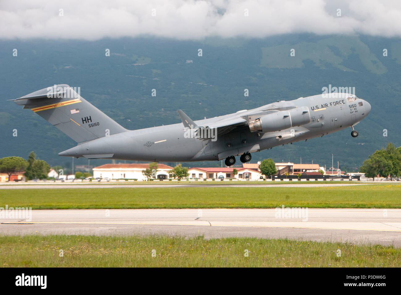 A fully-loaded C-17 Globemaster III from the Hawaii Air National Guard ...