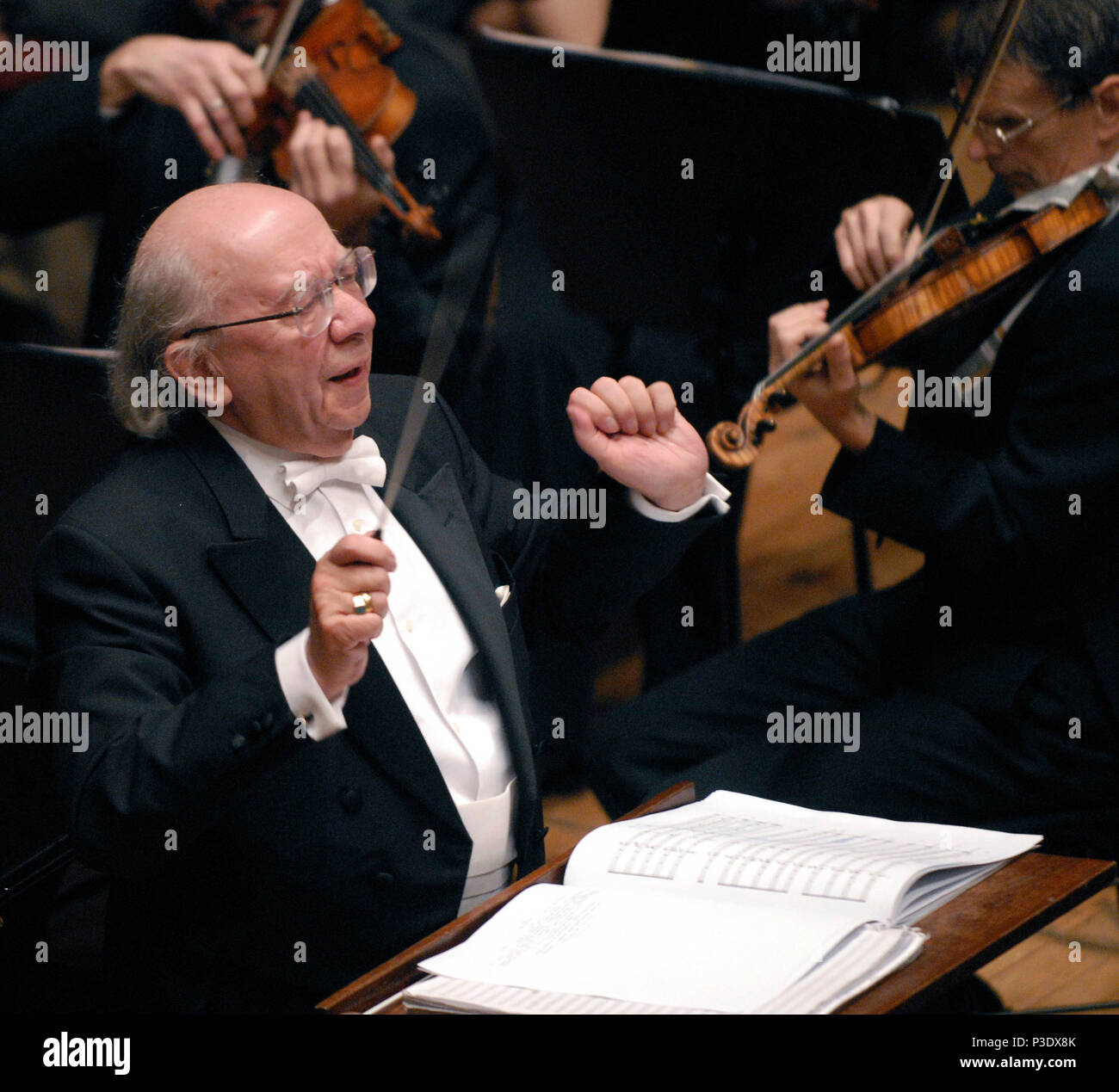 Concert conductor hi-res stock photography and images - Alamy