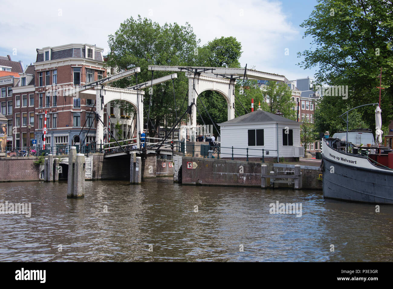 Lock the gate signs hi-res stock photography and images - Alamy