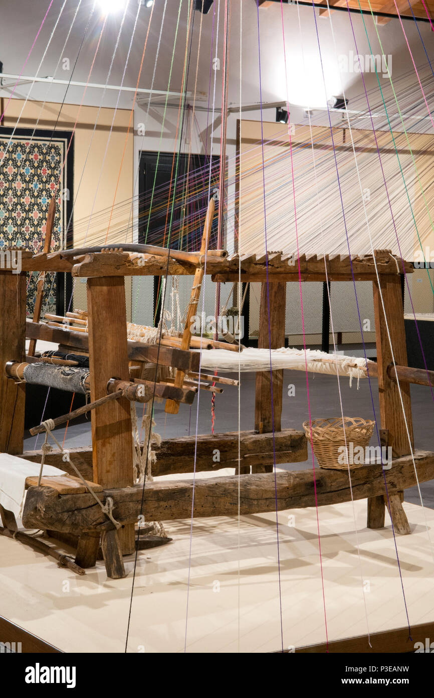 Antique loom hi-res stock photography and images - Alamy