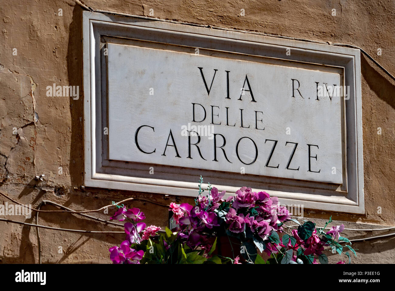 carriage rome street sign via delle carrozze detail Stock Photo - Alamy