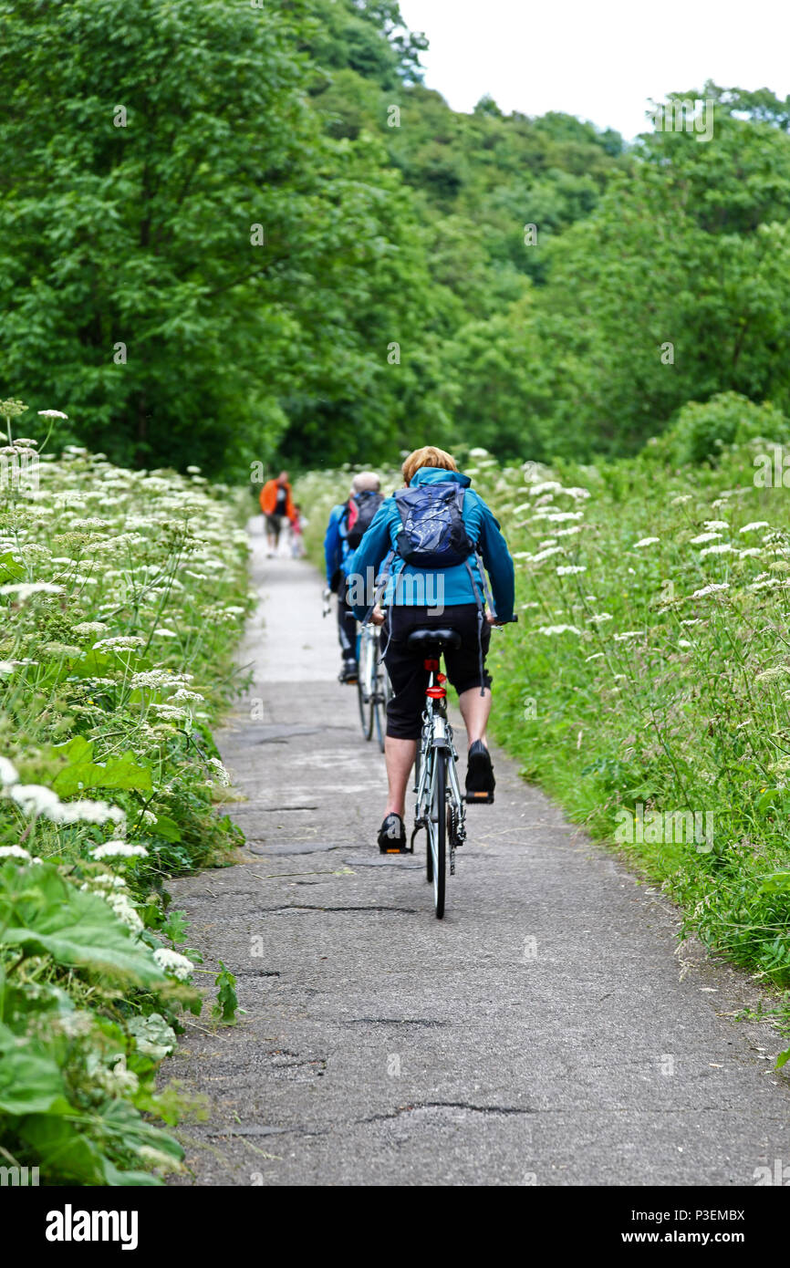 Cycling manifold valley peak district hi-res stock photography and ...