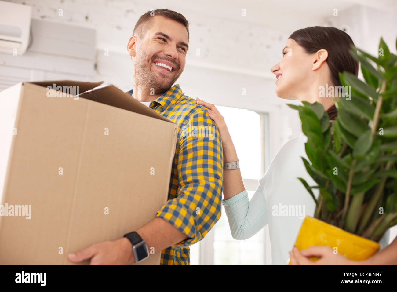 Couple renting house hi-res stock photography and images - Alamy