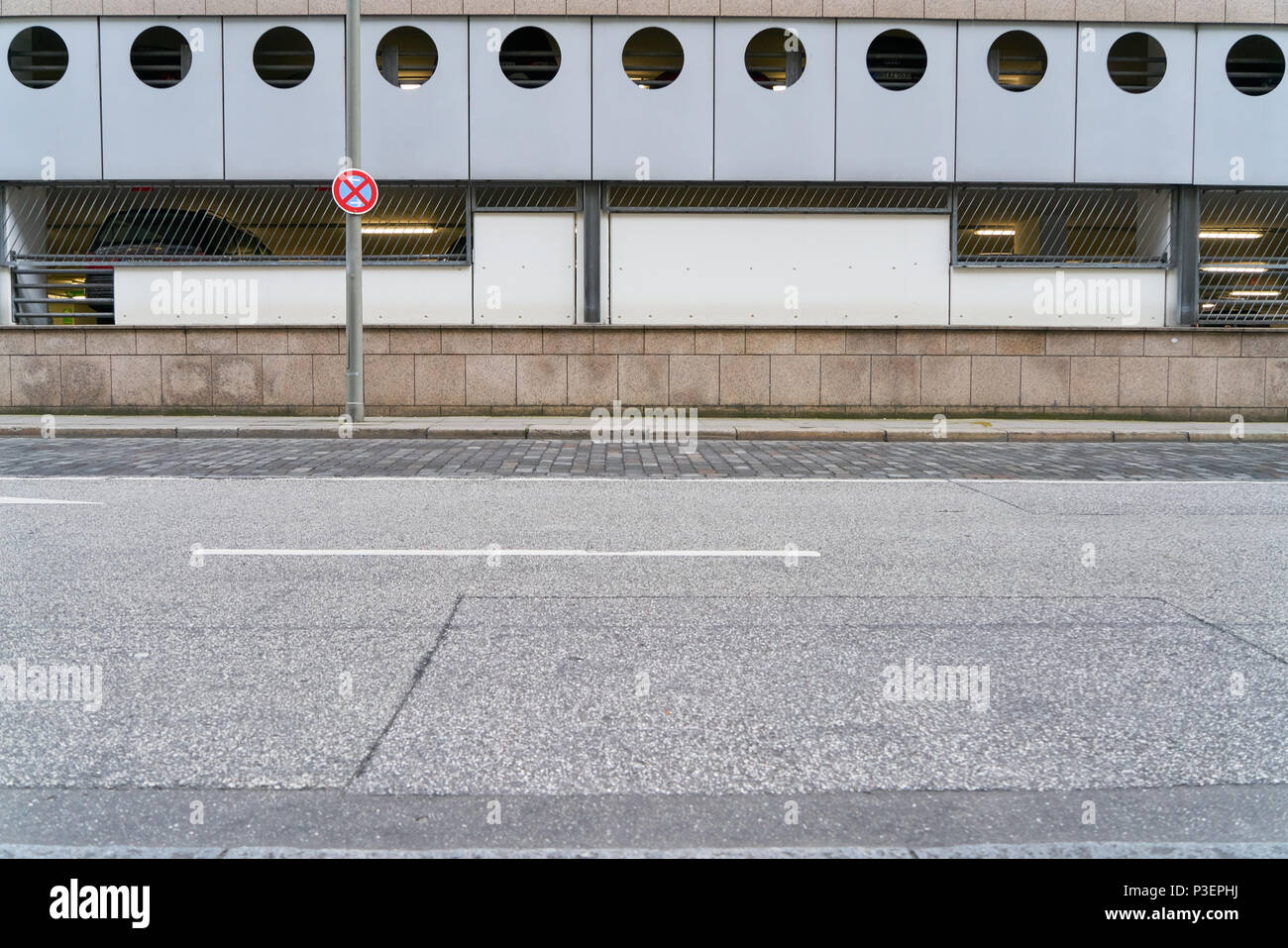 Empty sidewalk hi-res stock photography and images - Alamy