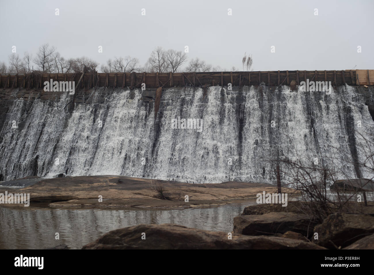 water flowing over dam Stock Photo - Alamy