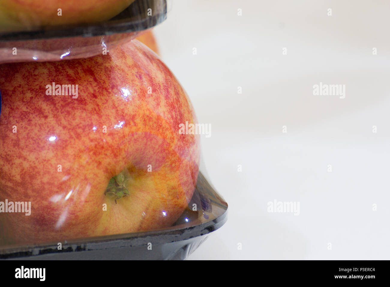 Apple packing hi-res stock photography and images - Alamy