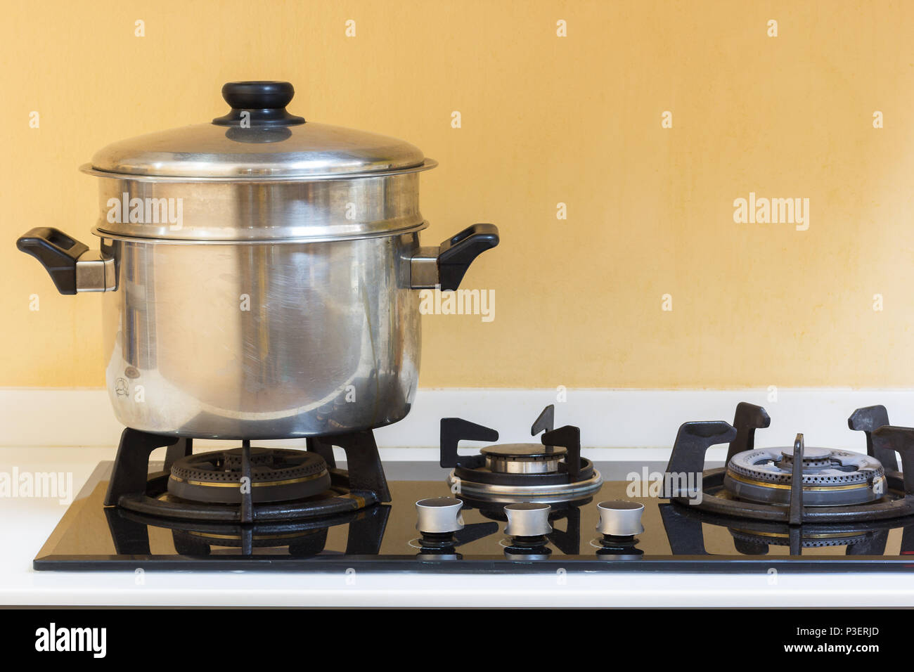 Big hot pot set on gas stove in modern kitchen Stock Photo - Alamy