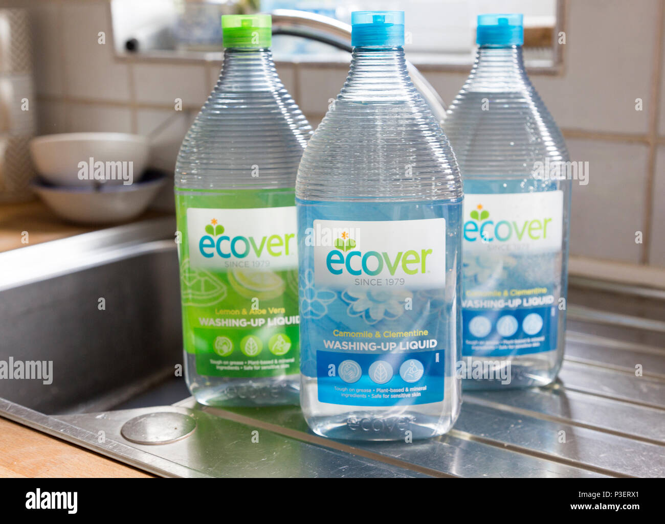 Environmentally friendly washing up liquid hi-res stock photography and ...