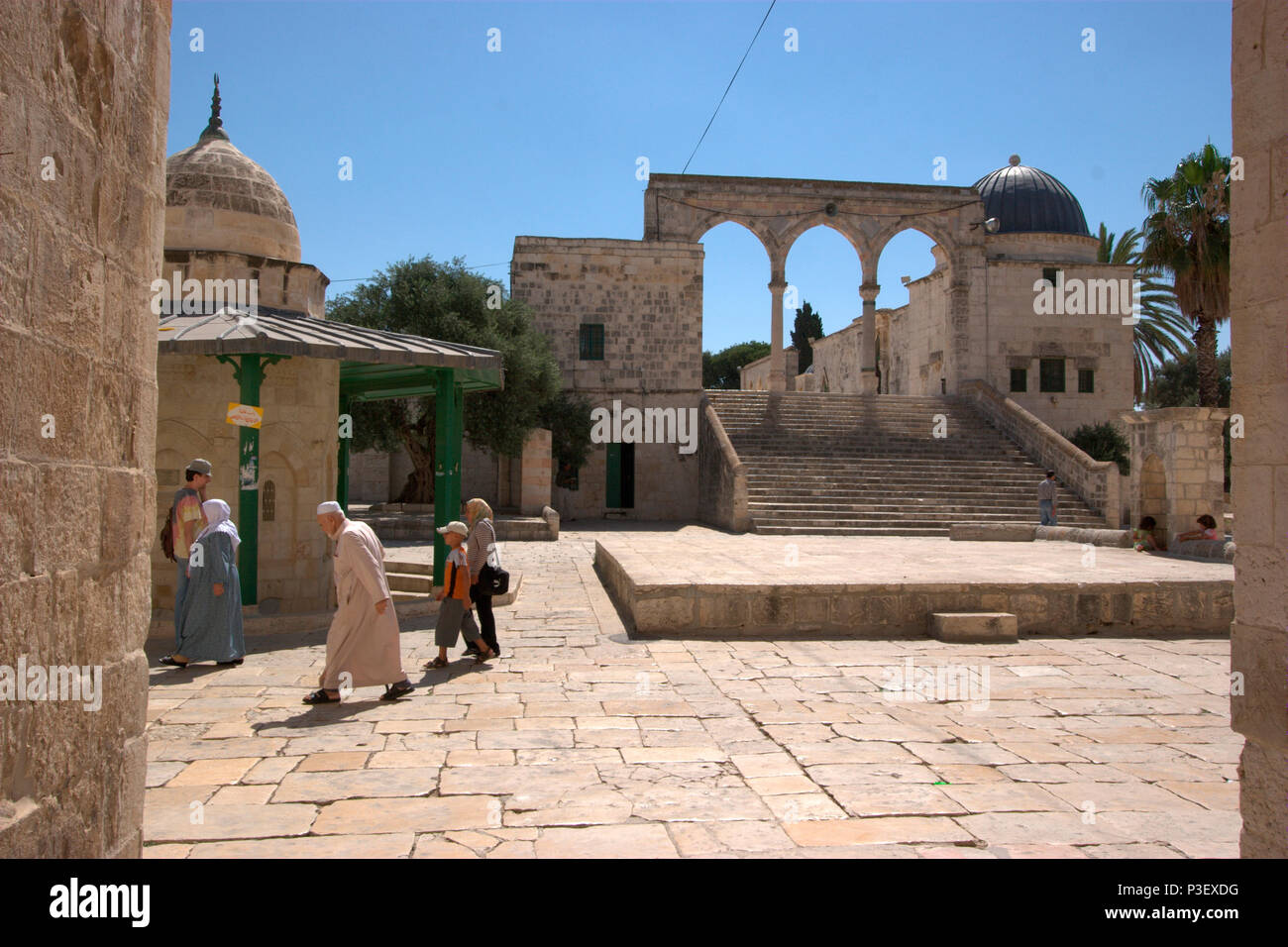 Temple courtyard jerusalem hi-res stock photography and images - Alamy