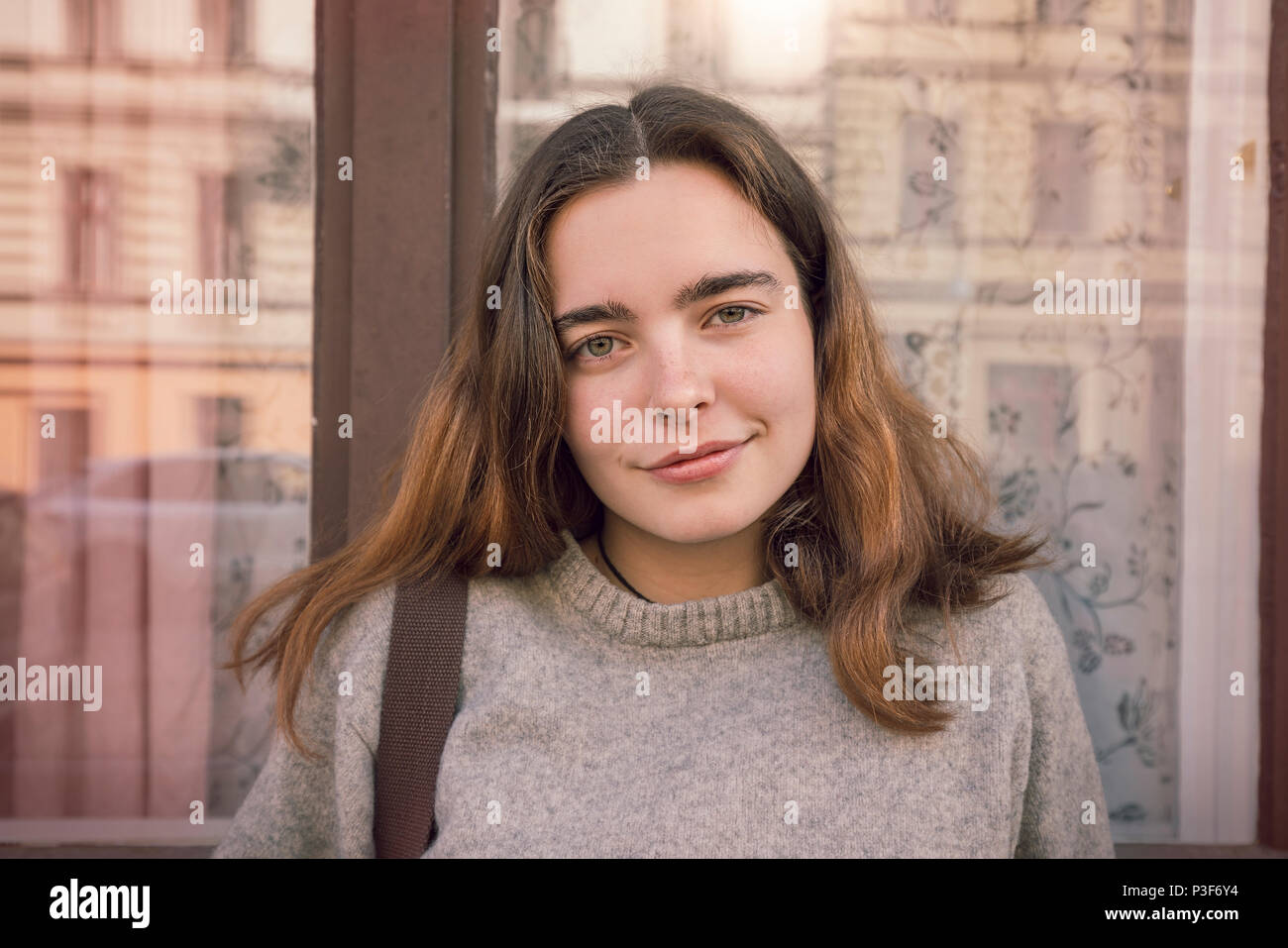 Portait smiling young woman hi-res stock photography and images - Alamy