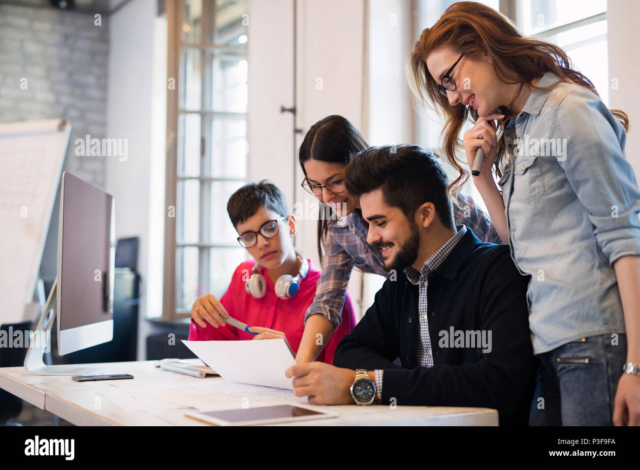 Office teamwork drawing hi-res stock photography and images - Alamy