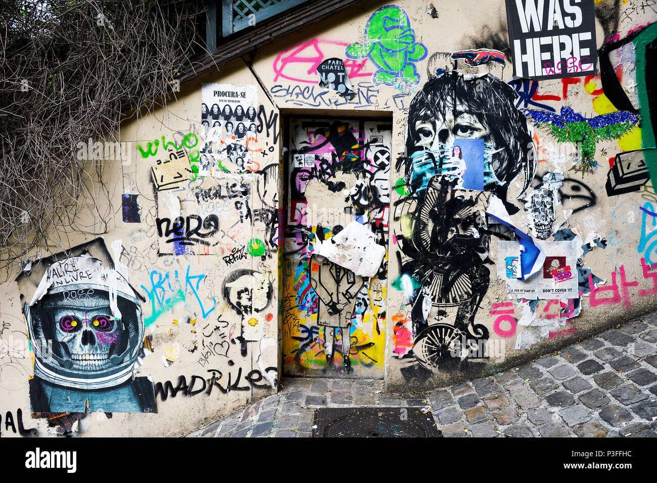 Street art in Montmartre - Paris - France Stock Photo - Alamy