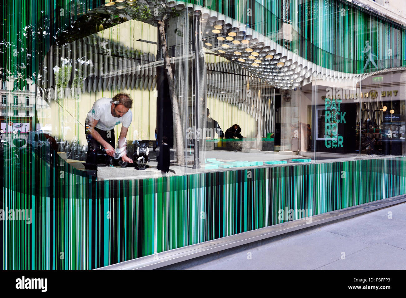 Patrick roger paris hi-res stock photography and images - Alamy