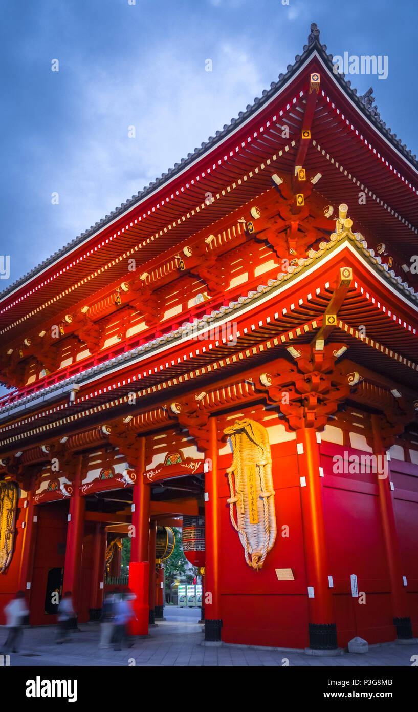 Kaminarimon gate and Lantern at night, Senso-ji temple, Tokyo, Japan ...