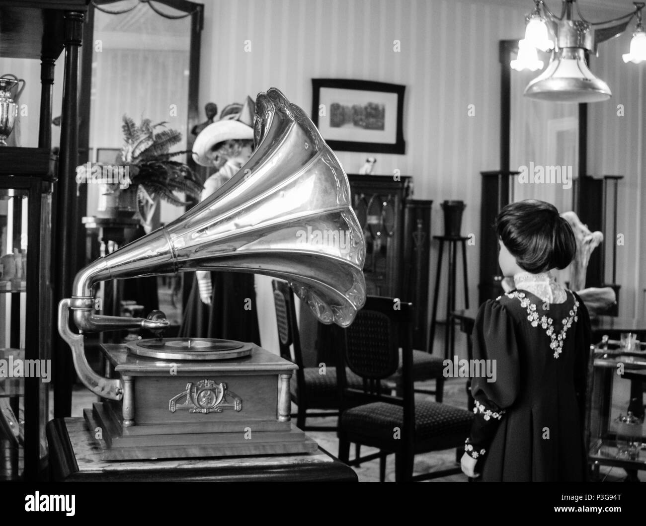 Old vintage record player Stock Photo - Alamy