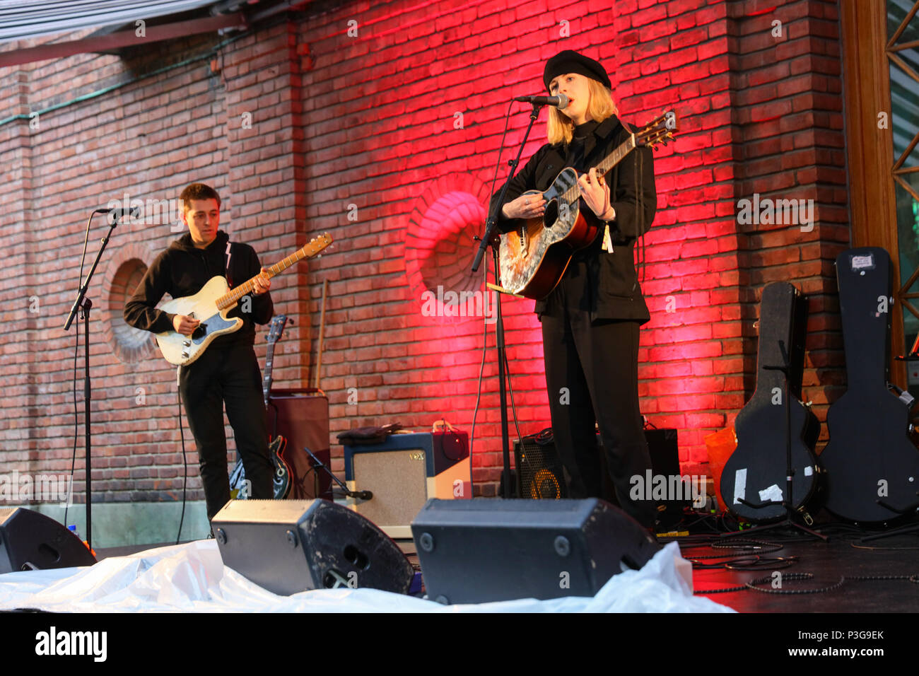 Fenne lily singer hi-res stock photography and images - Alamy