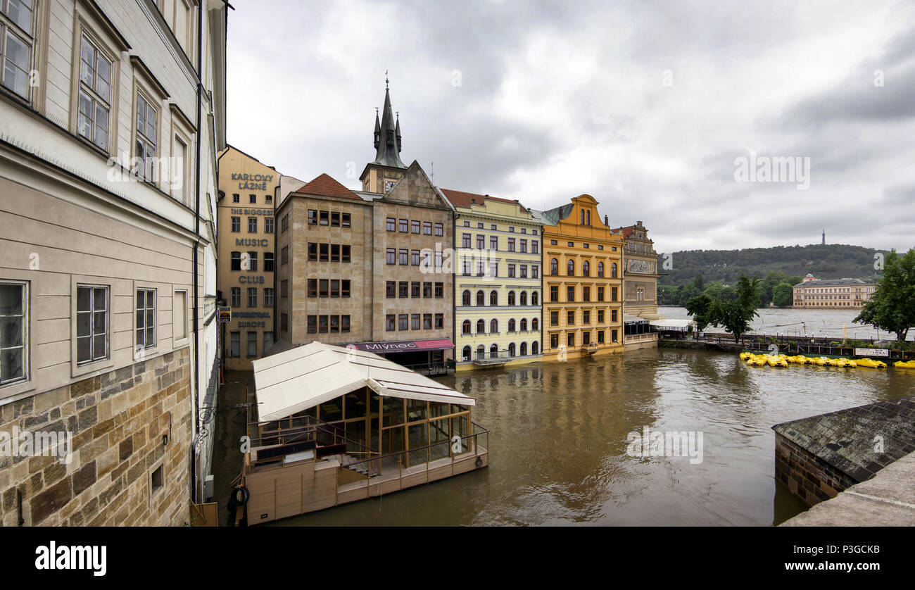 Flood in prague hi-res stock photography and images - Alamy