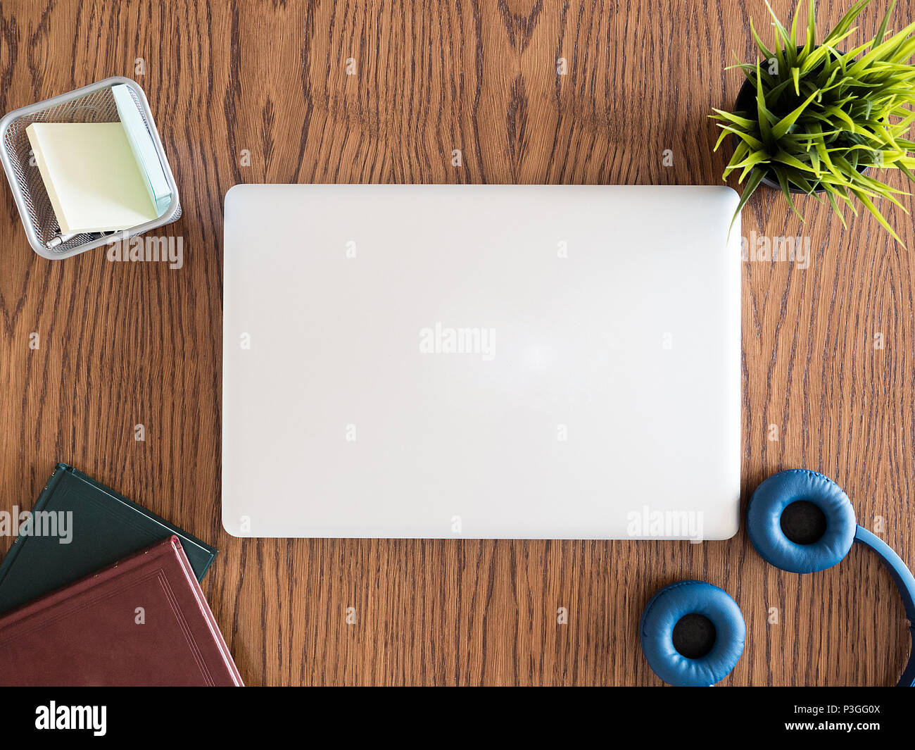 Closed computer hi-res stock photography and images - Alamy