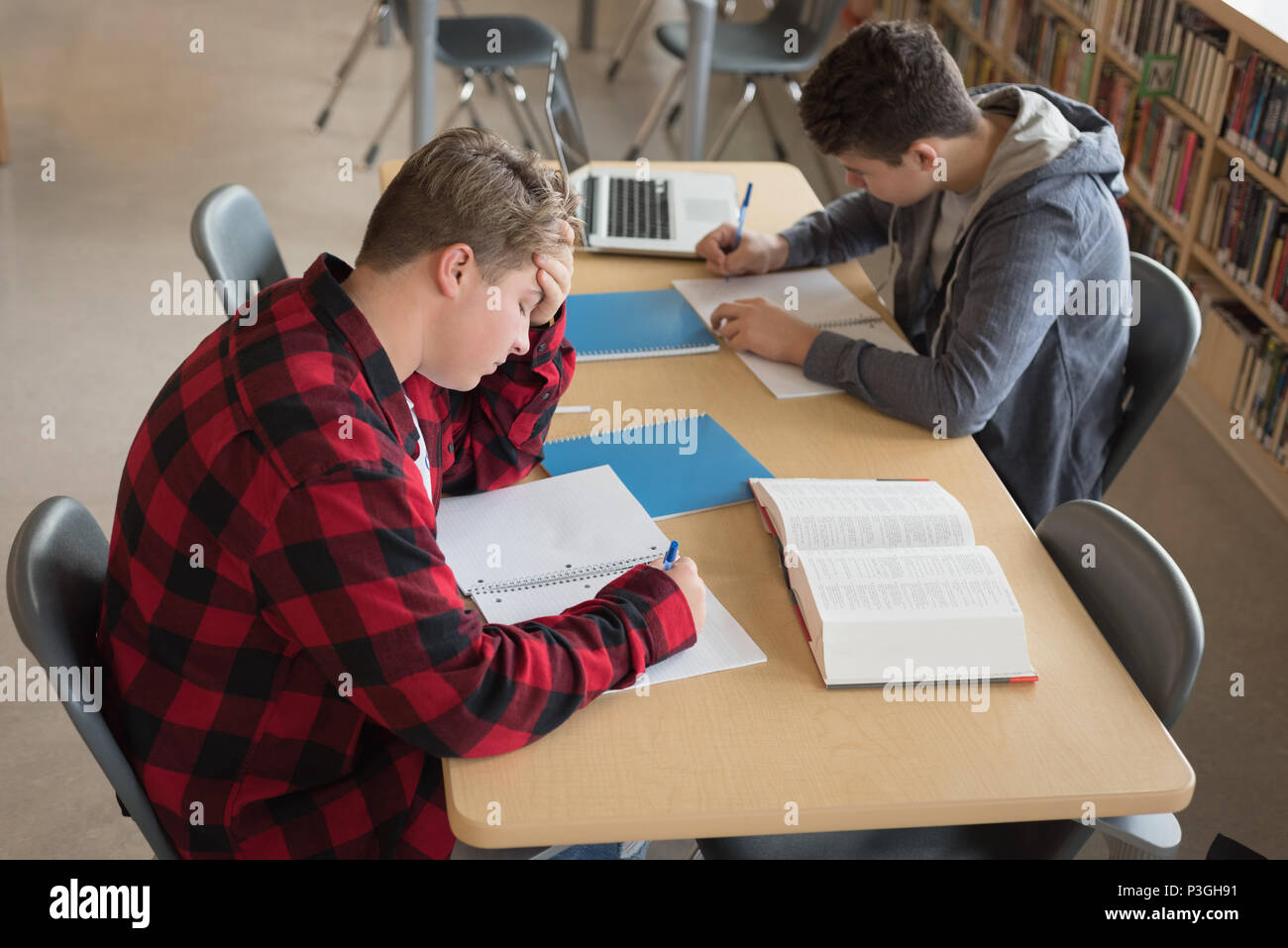College students studying in library Stock Photo - Alamy