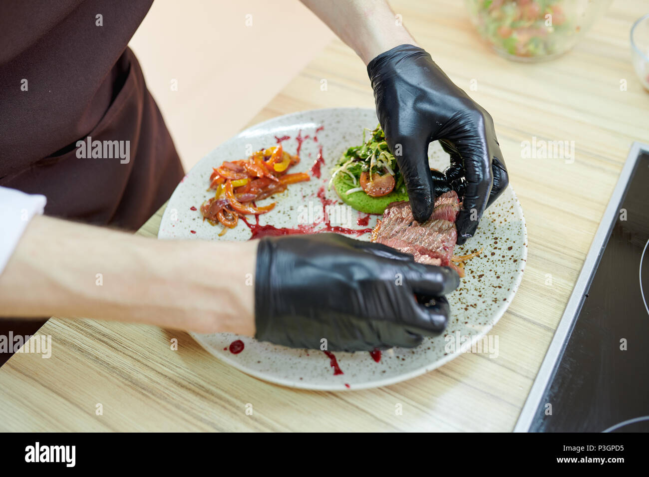 Beef steak plating hi-res stock photography and images - Alamy