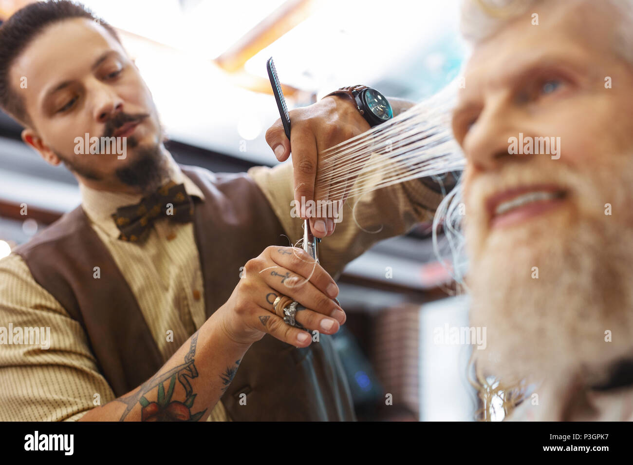 Close up of barber that cutting hair Stock Photo - Alamy