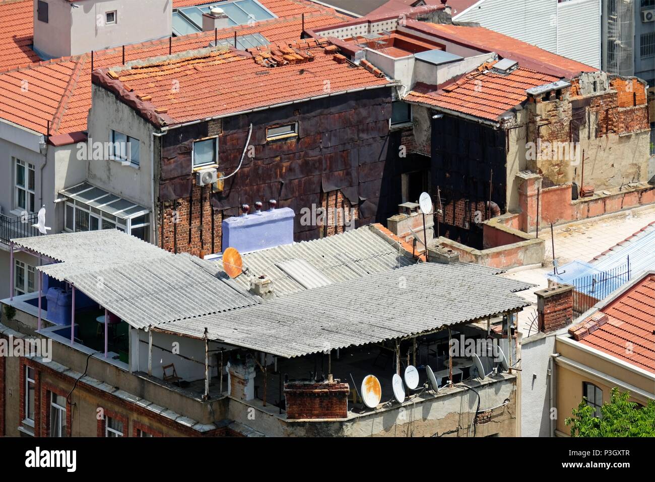 Old ramshackle buildings hi-res stock photography and images - Alamy