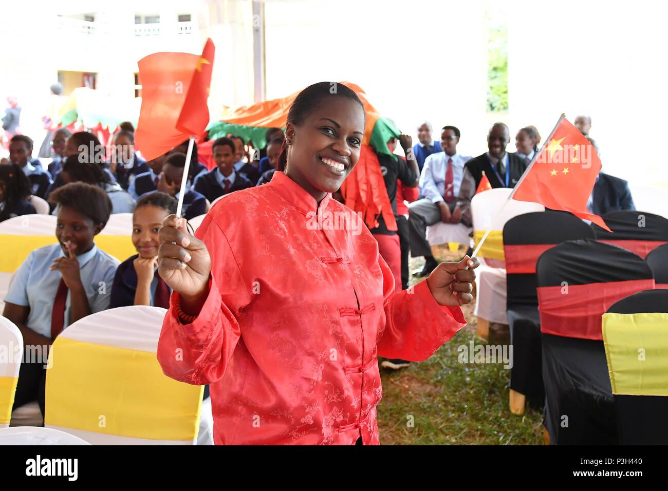 (180618) -- BEIJING, June 18, 2018 (Xinhua) -- A teacher in Chinese ...