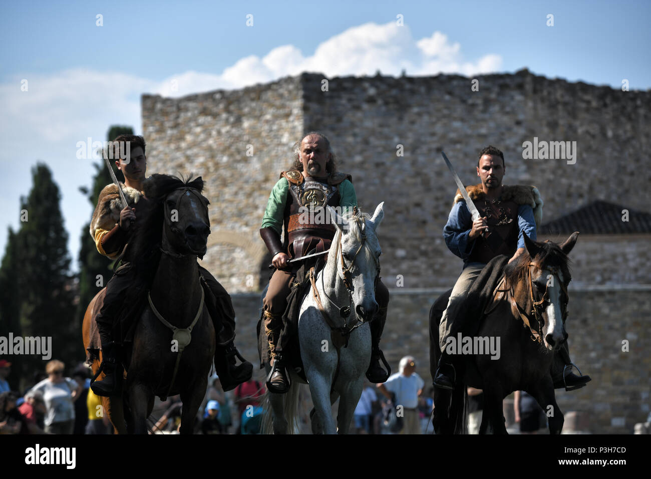 Roman testudo hi-res stock photography and images - Alamy